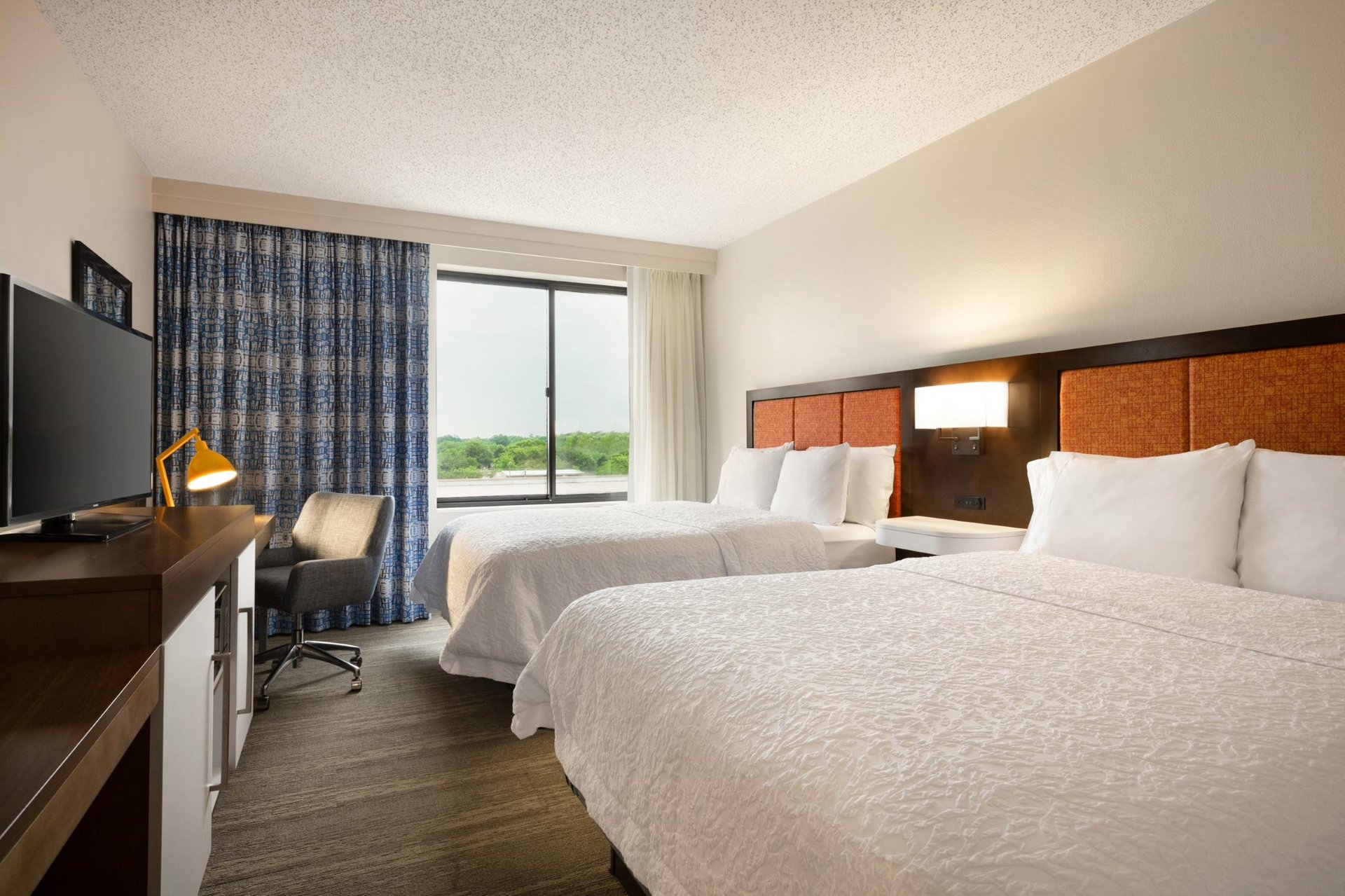 Hampton Inn & Suites Dallas-Mesquite | Revere