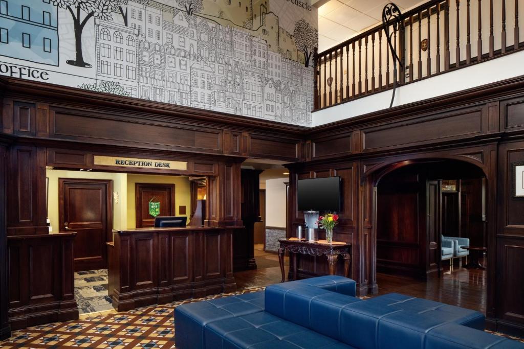 Irish Cottage Inn & Suites | Revere