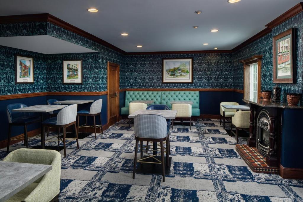 Irish Cottage Inn & Suites | Revere