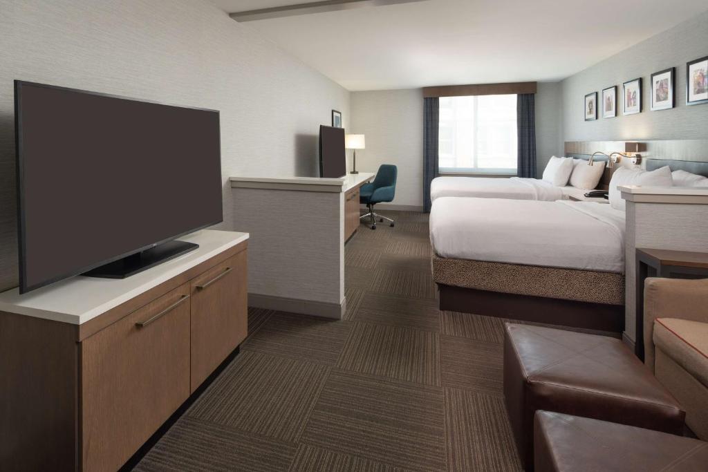 Hilton Garden Inn Philadelphia Center City | Revere