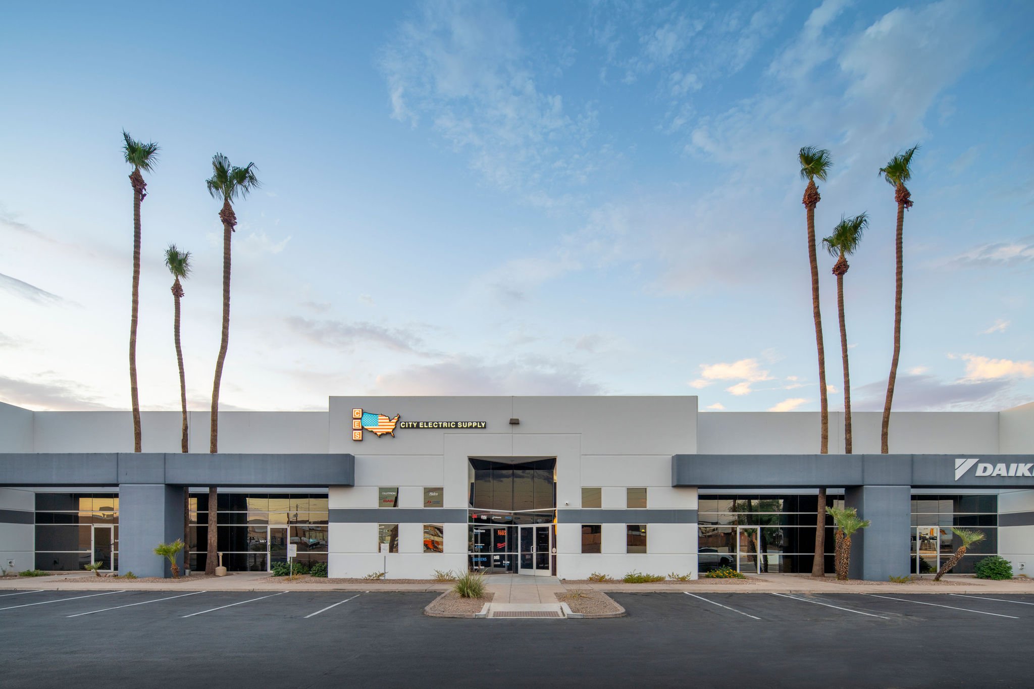Cabot Business Center | 3802-3922 E University Drive, Phoenix, AZ | Revere